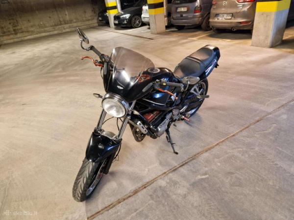 Black Suzuki GSF 1993 in Vilnius, with an engine capacity of 0.40 L and mileage of 35 thousand km for 1100 €, photo 3 on AUTOMOTO.COM.LV