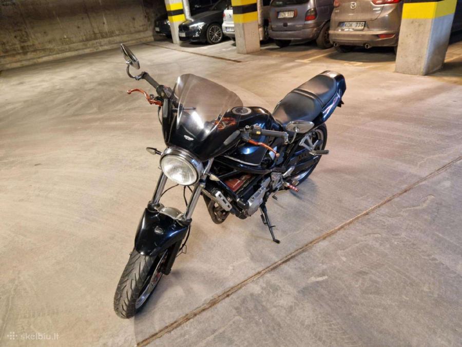 Black Suzuki GSF 1993 in Vilnius, with an engine capacity of 0.40 L and mileage of 35 thousand km for 1100 €, photo 3 on AUTOMOTO.COM.LV