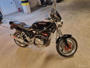 Black Suzuki GSF 1993 in Vilnius, with an engine capacity of 0.40 L and mileage of 35 thousand km for 1100 €, photo 4 on AUTOMOTO.COM.LV