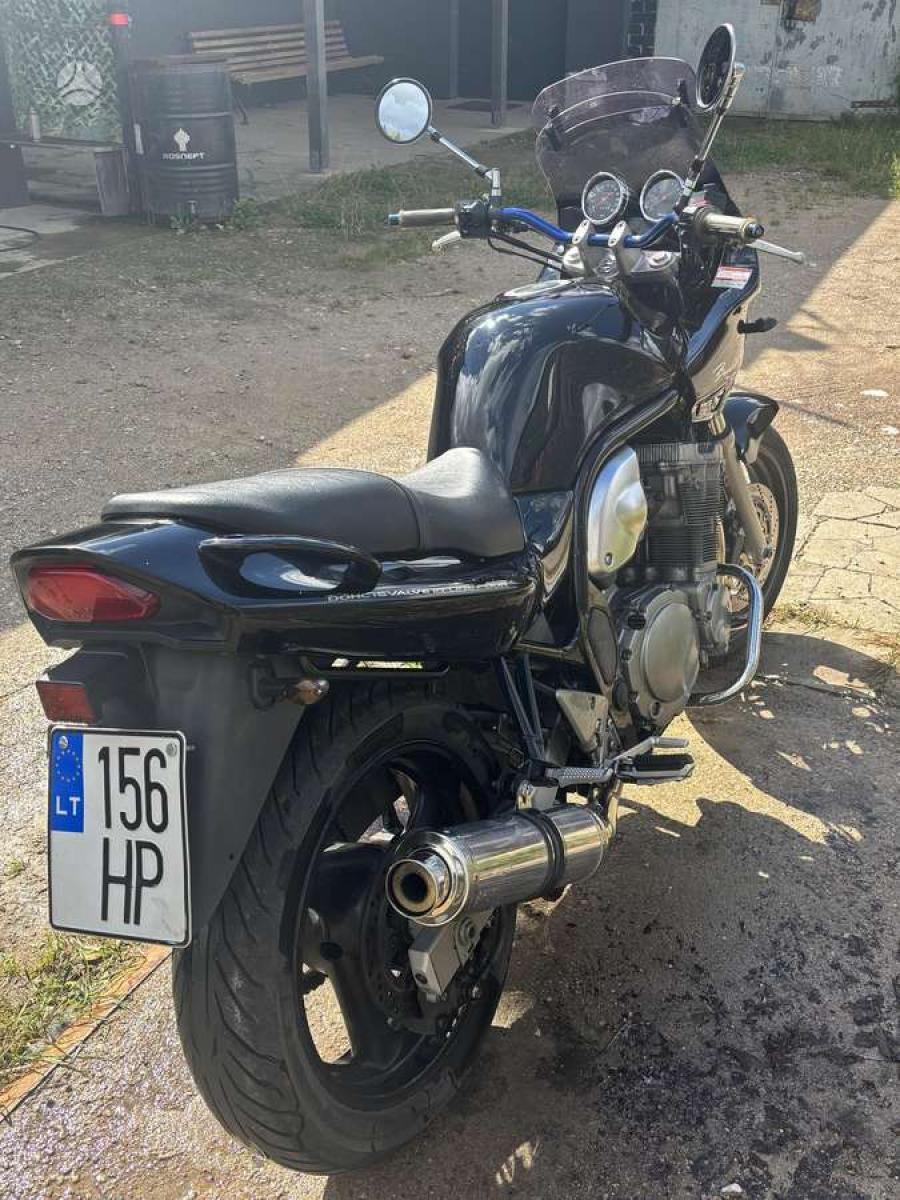 Black Suzuki GSF 1997 in Vilnius, with an engine capacity of 0.60 L and mileage of 71 thousand km for 1900 €, photo 4 on AUTOMOTO.COM.LV