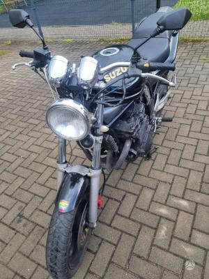 Black Suzuki GSF 1998 in Vilnius, with an engine capacity of 0.60 L and mileage of 44 thousand km for 950 €, photo 3 on AUTOMOTO.COM.LV