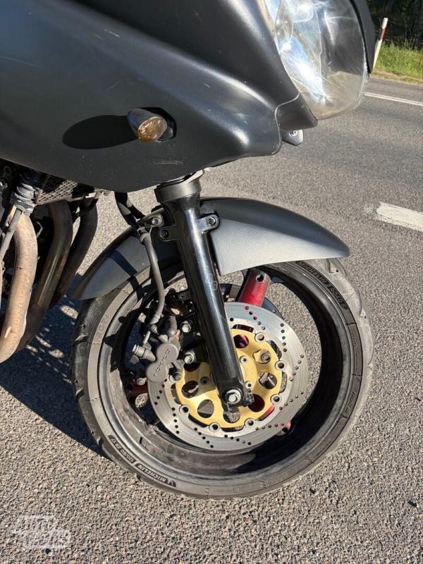 Melns Suzuki GSF 2000 Viļņa, ar dzinēja tilpumu 0.60 L un nobraukumu 53 tūkst. km par 1700 €, foto 9 vietnē AUTOMOTO.COM.LV