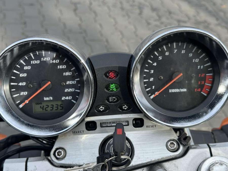 Black Suzuki GSF 2000 in Vilnius, with an engine capacity of 0.60 L and mileage of 45 thousand km for 1600 €, photo 7 on AUTOMOTO.COM.LV