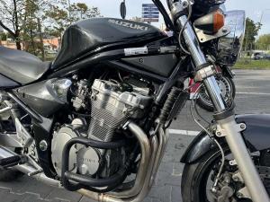 Black Suzuki GSF 2000 in Vilnius, with an engine capacity of 0.60 L and mileage of 45 thousand km for 1600 €, photo 10 on AUTOMOTO.COM.LV