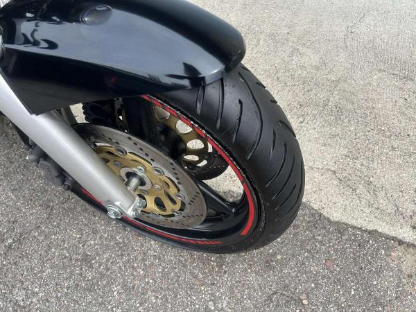 Black Suzuki GSF 2001 in Birstonas, with an engine capacity of 0.60 L and mileage of 38 thousand km for 1750 €, photo 9 on AUTOMOTO.COM.LV