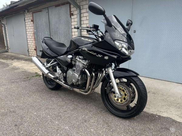 Melns Suzuki GSF 2002 Birštonas, ar dzinēja tilpumu 0.60 L un nobraukumu 36 tūkst. km par 1750 €, foto 1 vietnē AUTOMOTO.COM.LV