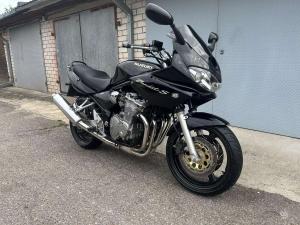 Melns Suzuki GSF 2002 Birštonas, ar dzinēja tilpumu 0.60 L un nobraukumu 36 tūkst. km par 1750 €, foto 1 vietnē AUTOMOTO.COM.LV
