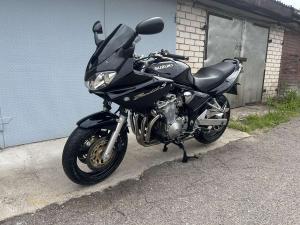 Melns Suzuki GSF 2002 Birštonas, ar dzinēja tilpumu 0.60 L un nobraukumu 36 tūkst. km par 1750 €, foto 3 vietnē AUTOMOTO.COM.LV