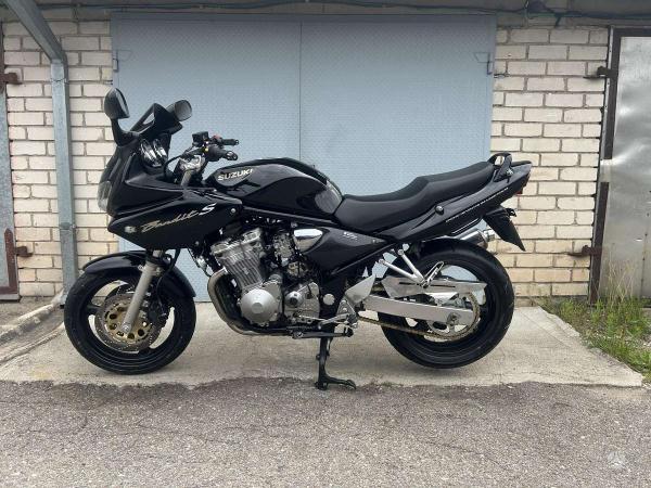 Melns Suzuki GSF 2002 Birštonas, ar dzinēja tilpumu 0.60 L un nobraukumu 36 tūkst. km par 1750 €, foto 5 vietnē AUTOMOTO.COM.LV