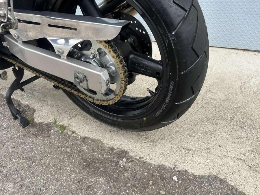 Melns Suzuki GSF 2002 Birštonas, ar dzinēja tilpumu 0.60 L un nobraukumu 36 tūkst. km par 1750 €, foto 8 vietnē AUTOMOTO.COM.LV