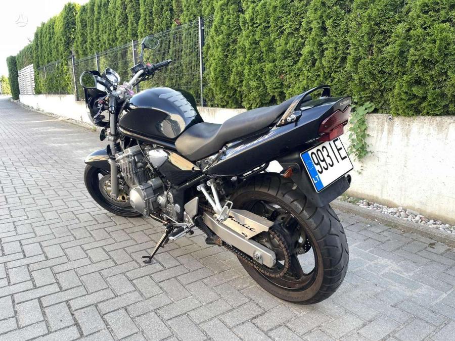 Black Suzuki GSF 2003 in Kaunas, with an engine capacity of 0.60 L and mileage of 40 thousand km for 1300 €, photo 5 on AUTOMOTO.COM.LV