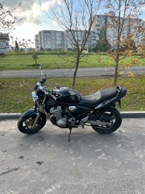 Melns Suzuki GSF 2003 Viļņa, ar dzinēja tilpumu 0.60 L un nobraukumu 57 tūkst. km par 1200 €, foto  vietnē AUTOMOTO.COM.LV