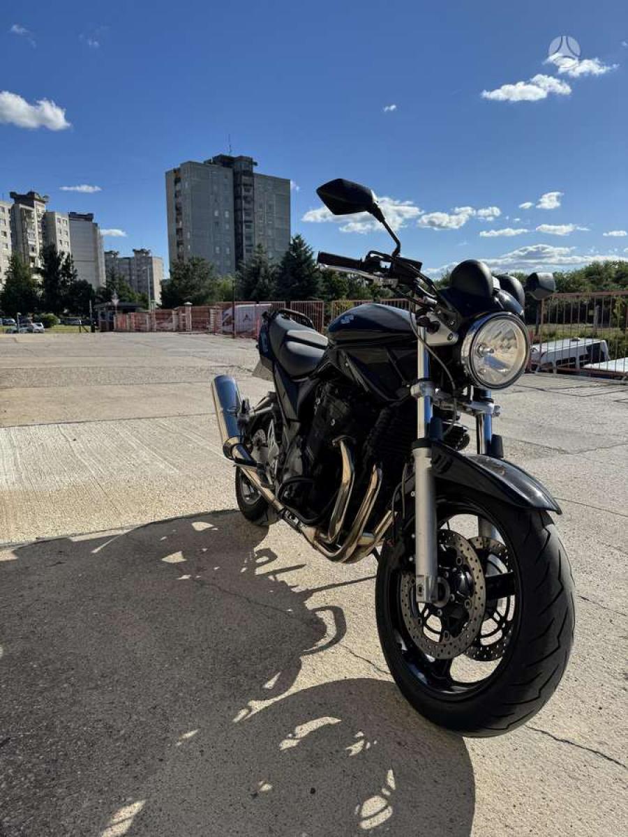 Black Suzuki GSF 2005 in Kaunas, with an engine capacity of 0.66 L and mileage of 61 thousand km for 1650 €, photo 1 on AUTOMOTO.COM.LV
