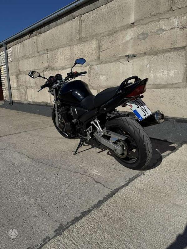 Black Suzuki GSF 2005 in Kaunas, with an engine capacity of 0.66 L and mileage of 61 thousand km for 1650 €, photo 4 on AUTOMOTO.COM.LV