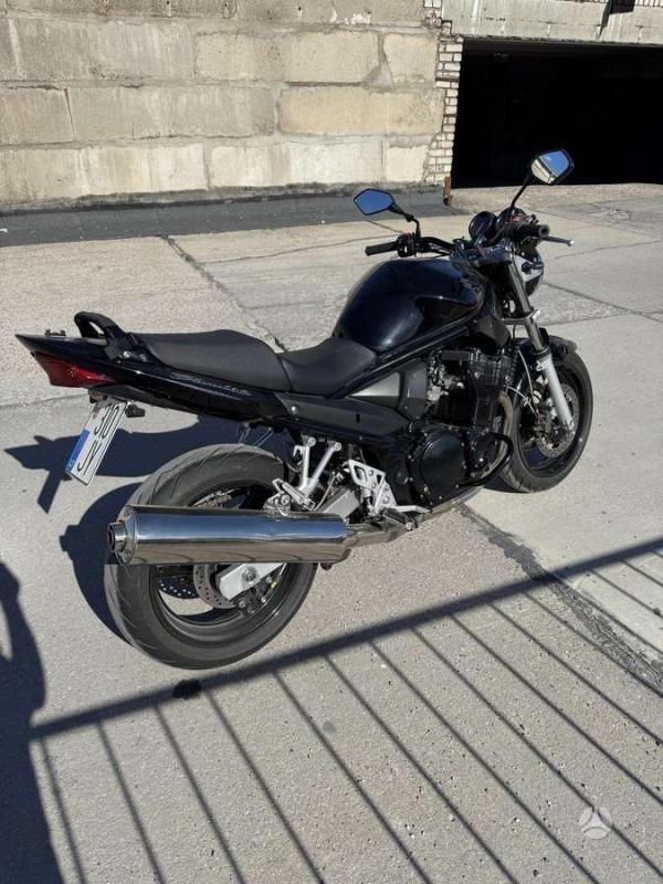 Black Suzuki GSF 2005 in Kaunas, with an engine capacity of 0.66 L and mileage of 61 thousand km for 1650 €, photo 6 on AUTOMOTO.COM.LV
