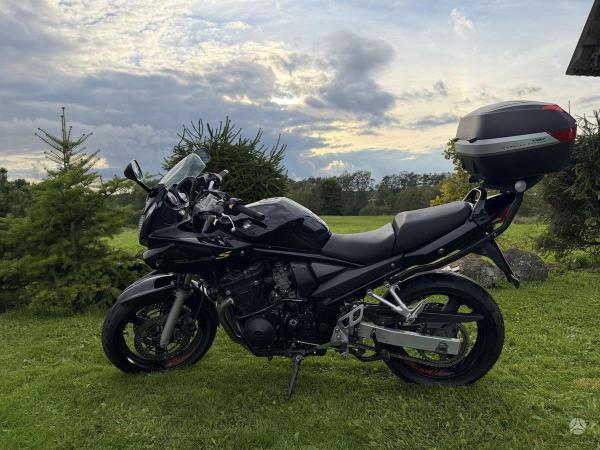Black Suzuki GSF 2005 in Rokiskis, with an engine capacity of 0.65 L and mileage of 43 thousand km for 2300 €, photo 1 on AUTOMOTO.COM.LV