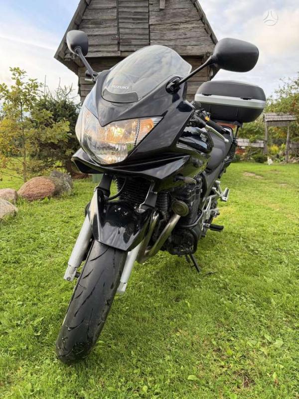 Black Suzuki GSF 2005 in Rokiskis, with an engine capacity of 0.65 L and mileage of 43 thousand km for 2300 €, photo 3 on AUTOMOTO.COM.LV