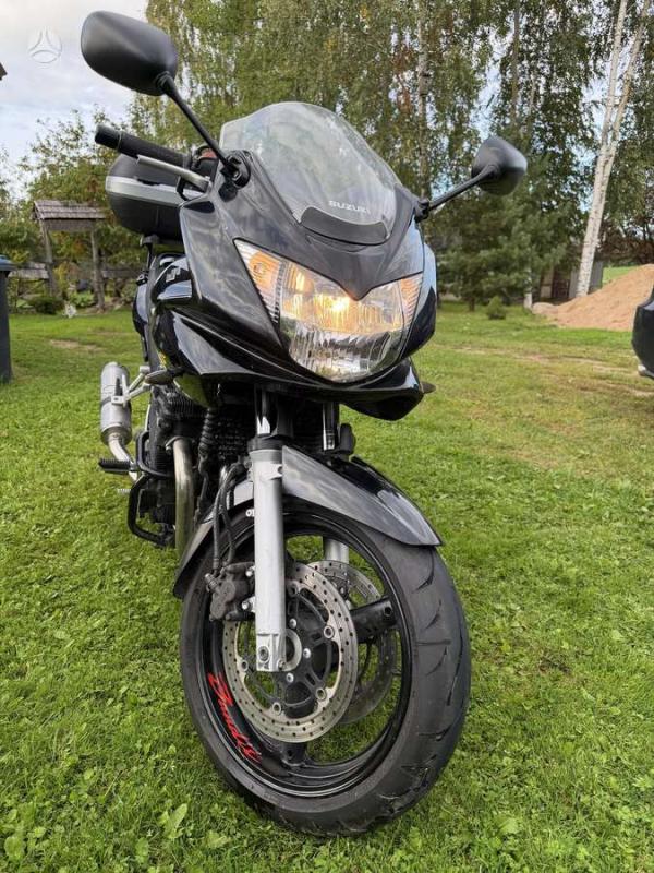 Black Suzuki GSF 2005 in Rokiskis, with an engine capacity of 0.65 L and mileage of 43 thousand km for 2300 €, photo 4 on AUTOMOTO.COM.LV