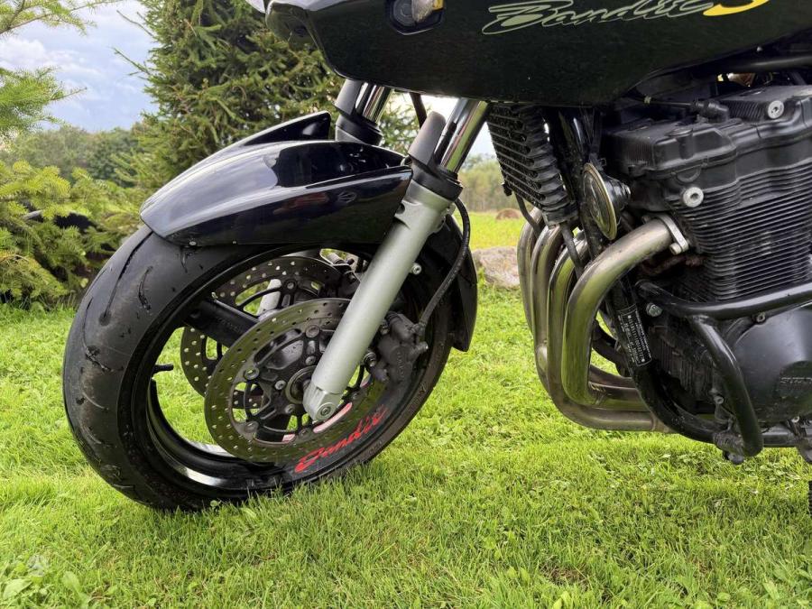 Black Suzuki GSF 2005 in Rokiskis, with an engine capacity of 0.65 L and mileage of 43 thousand km for 2300 €, photo 6 on AUTOMOTO.COM.LV