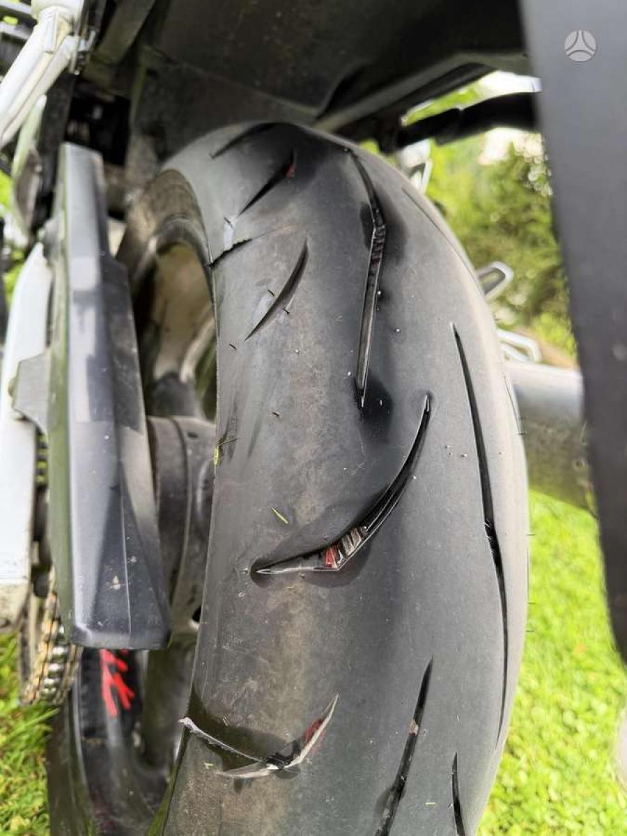 Black Suzuki GSF 2005 in Rokiskis, with an engine capacity of 0.65 L and mileage of 43 thousand km for 2300 €, photo 10 on AUTOMOTO.COM.LV