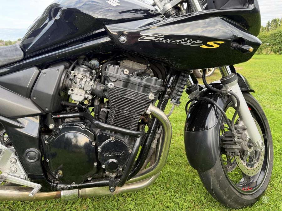 Black Suzuki GSF 2005 in Rokiskis, with an engine capacity of 0.65 L and mileage of 43 thousand km for 2300 €, photo 14 on AUTOMOTO.COM.LV