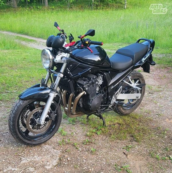 Black Suzuki GSF 2006 in Utena, with an engine capacity of 0.66 L and mileage of 67 thousand km for 2450 €, photo 2 on AUTOMOTO.COM.LV