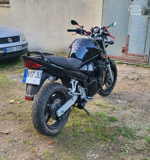 Black Suzuki GSF 2006 in Utena, with an engine capacity of 0.66 L and mileage of 67 thousand km for 2450 €, photo 7 on AUTOMOTO.COM.LV