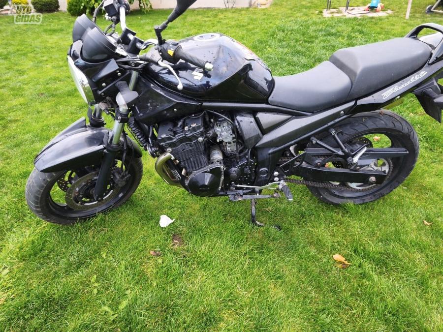 Melns Suzuki GSF 2006 Radviliškis, ar dzinēja tilpumu 0.65 L un nobraukumu 13 tūkst. km par 1350 €, foto 4 vietnē AUTOMOTO.COM.LV