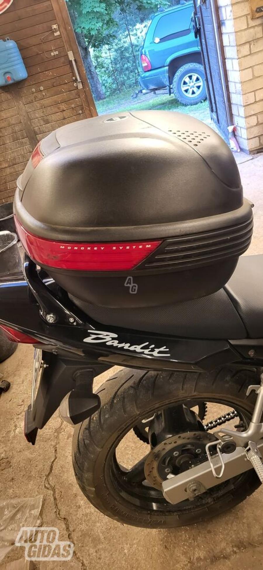 Black Suzuki GSF 2006 in Utena, with an engine capacity of 0.66 L and mileage of 67 thousand km for 1850 €, photo 12 on AUTOMOTO.COM.LV