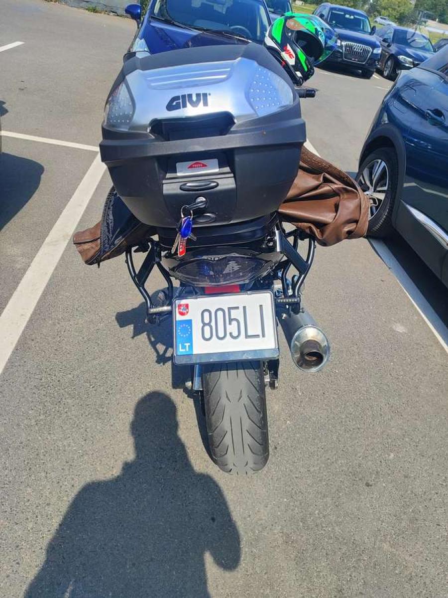 Black Suzuki GSF 2007 in Kaunas, with an engine capacity of 1.25 L and mileage of 107 thousand km for 3000 €, photo 3 on AUTOMOTO.COM.LV