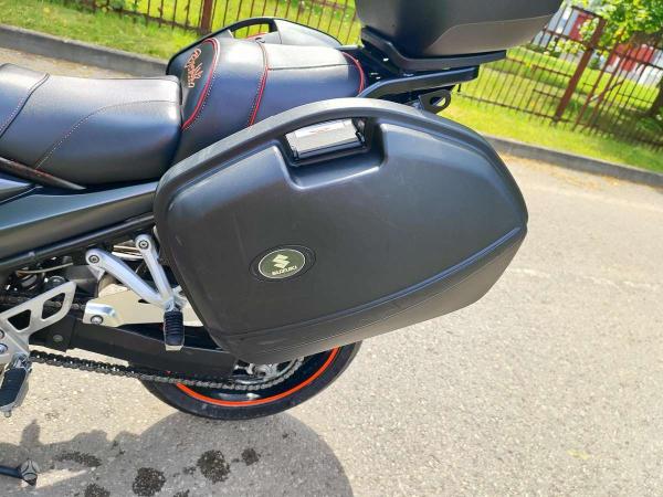 Black Suzuki GSF 2007 in Kaunas, with an engine capacity of 1.25 L and mileage of 107 thousand km for 3000 €, photo 7 on AUTOMOTO.COM.LV