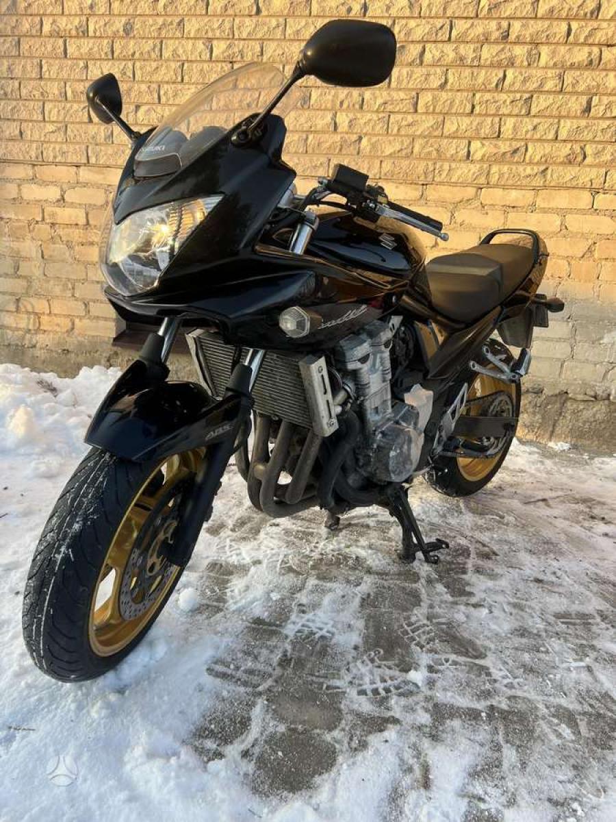Black Suzuki GSF 2008 in Birstonas, with an engine capacity of 0.66 L and mileage of 46 thousand km for 2399 €, photo 1 on AUTOMOTO.COM.LV