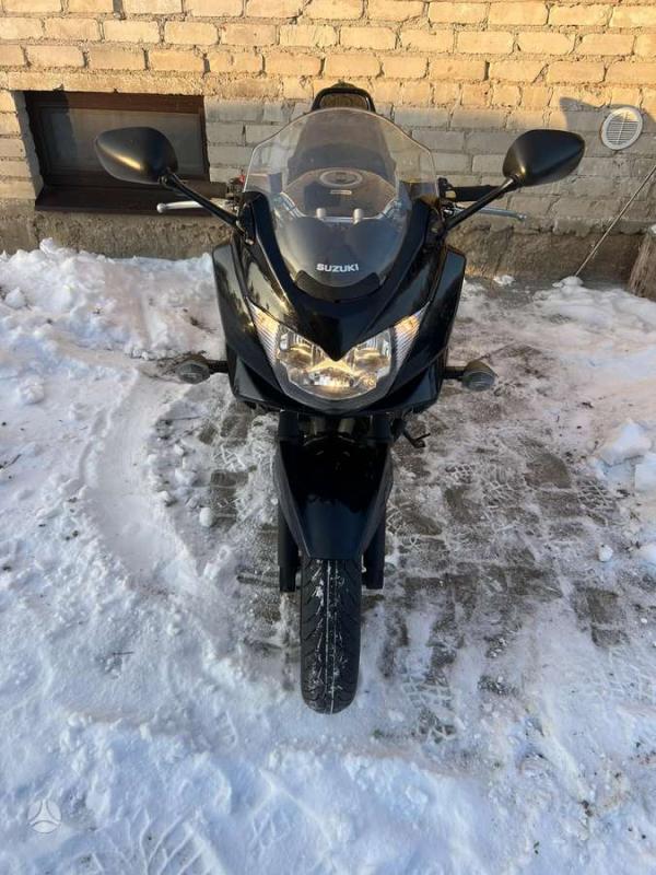 Melns Suzuki GSF 2008 Birštonas, ar dzinēja tilpumu 0.66 L un nobraukumu 46 tūkst. km par 2399 €, foto 2 vietnē AUTOMOTO.COM.LV