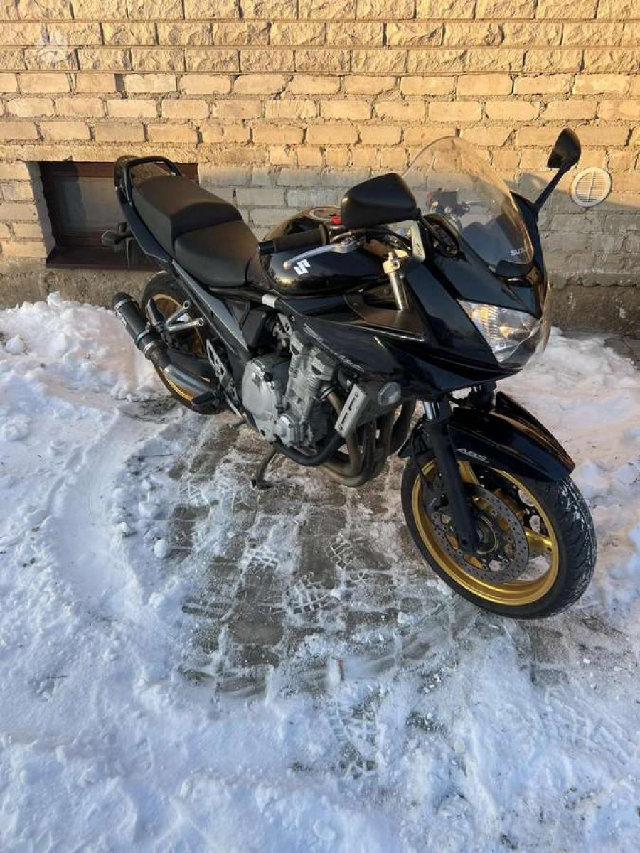 Black Suzuki GSF 2008 in Birstonas, with an engine capacity of 0.66 L and mileage of 46 thousand km for 2399 €, photo 4 on AUTOMOTO.COM.LV