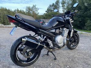 Black Suzuki GSF 2008 in Vilnius, with an engine capacity of 0.65 L and mileage of 37 thousand km for 2750 €, photo 5 on AUTOMOTO.COM.LV