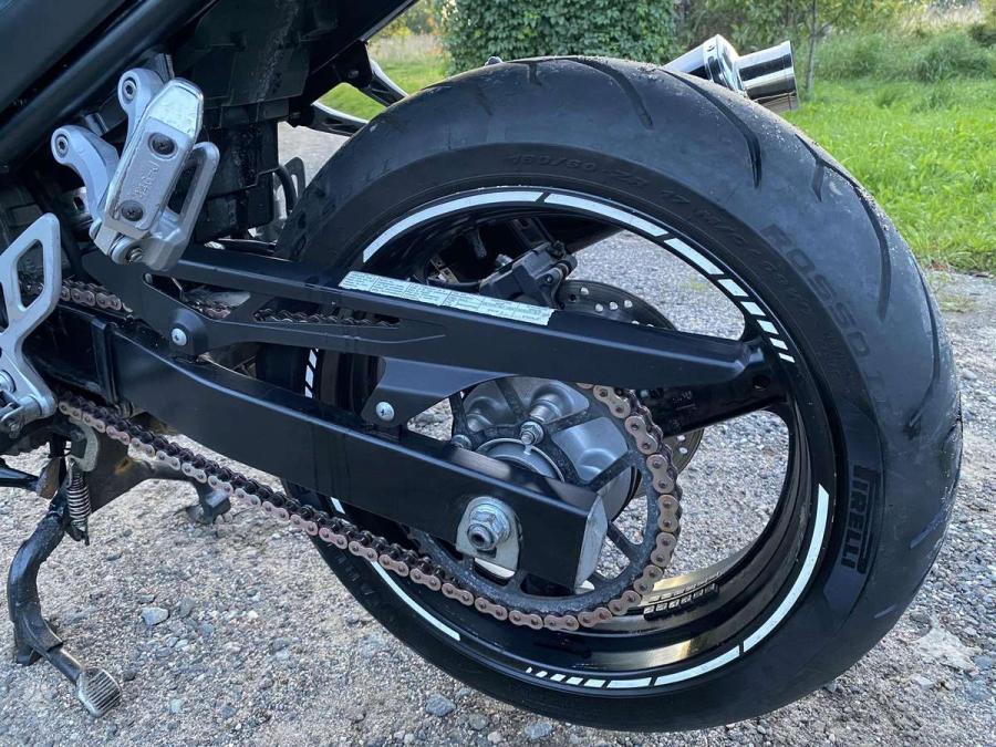 Black Suzuki GSF 2008 in Vilnius, with an engine capacity of 0.65 L and mileage of 37 thousand km for 2750 €, photo 13 on AUTOMOTO.COM.LV