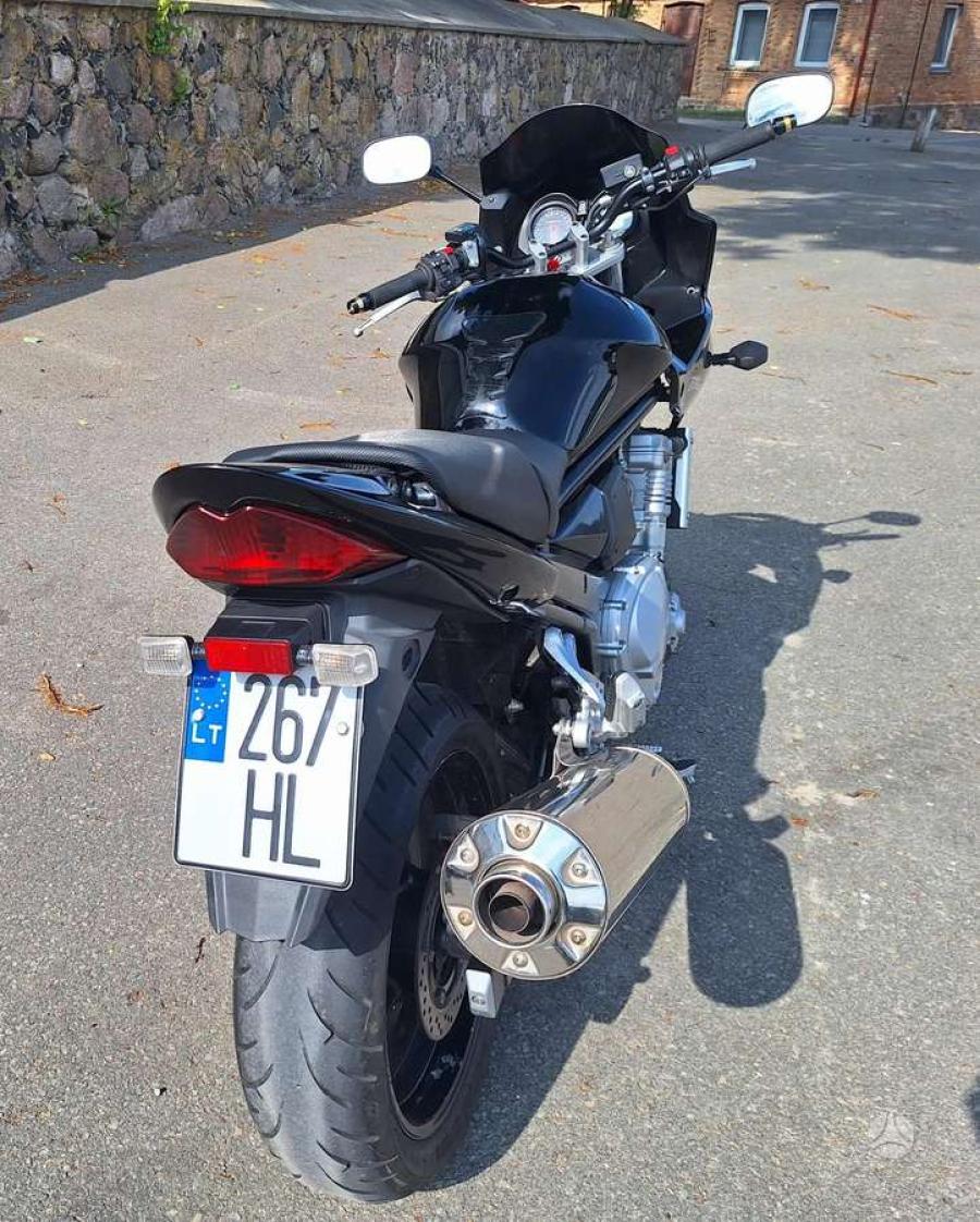 Melns Suzuki GSF 2009 Šauļi, ar dzinēja tilpumu 0.66 L un nobraukumu 57 tūkst. km par 2400 €, foto 5 vietnē AUTOMOTO.COM.LV
