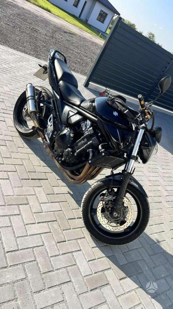 Сузуки GSF 2010 в Каунас на AUTOMOTO.COM.LV Черный Сузуки GSF 2010 в Каунас, объемом двигателя 1.25 л и пробегом 71 тыс. км за 2900 €, фото 1 на AUTOMOTO.COM.LV