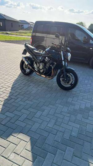 Black Suzuki GSF 2010 in Kaunas, with an engine capacity of 1.25 L and mileage of 71 thousand km for 2900 €, photo 3 on AUTOMOTO.COM.LV