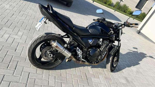 Сузуки GSF 2010 в Каунас на AUTOMOTO.COM.LV Черный Сузуки GSF 2010 в Каунас, объемом двигателя 1.25 л и пробегом 71 тыс. км за 2900 €, фото 5 на AUTOMOTO.COM.LV