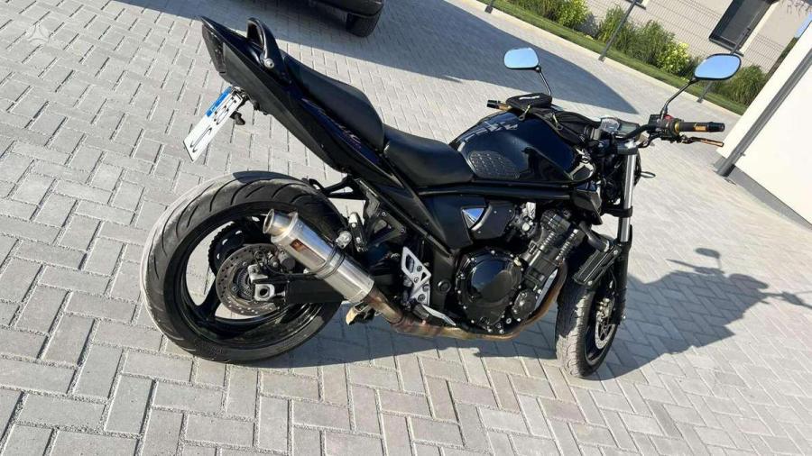 Black Suzuki GSF 2010 in Kaunas, with an engine capacity of 1.25 L and mileage of 71 thousand km for 2900 €, photo 5 on AUTOMOTO.COM.LV