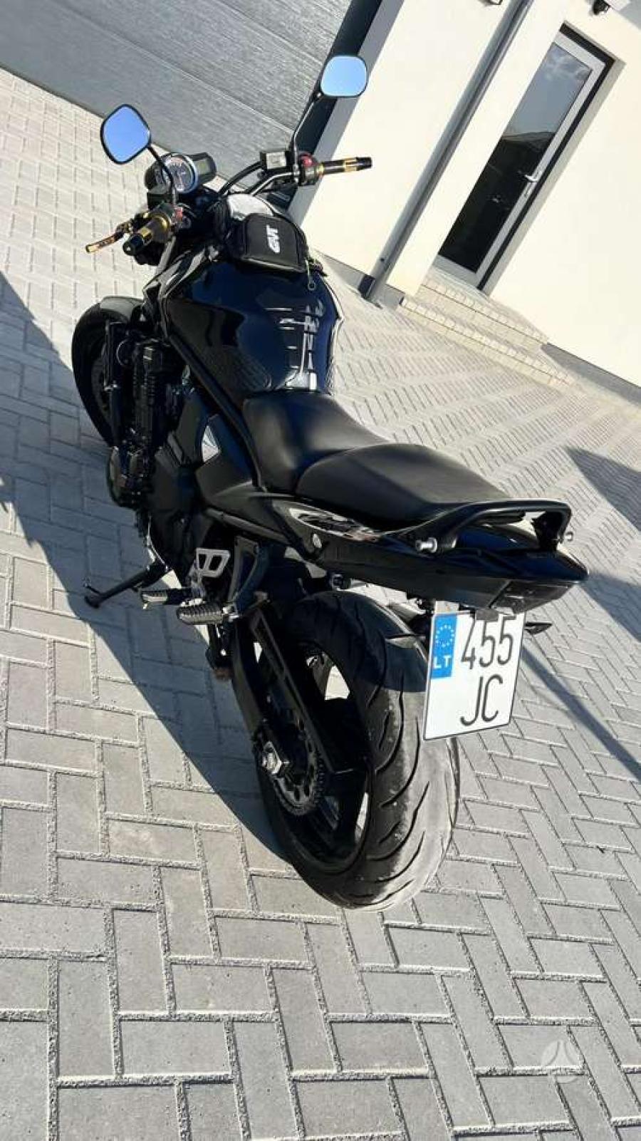 Black Suzuki GSF 2010 in Kaunas, with an engine capacity of 1.25 L and mileage of 71 thousand km for 2900 €, photo 9 on AUTOMOTO.COM.LV