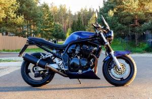 Zils Suzuki GSF 1996 Viļņa, ar dzinēja tilpumu 1.16 L un nobraukumu 35 tūkst. km par 1700 €, foto  vietnē AUTOMOTO.COM.LV