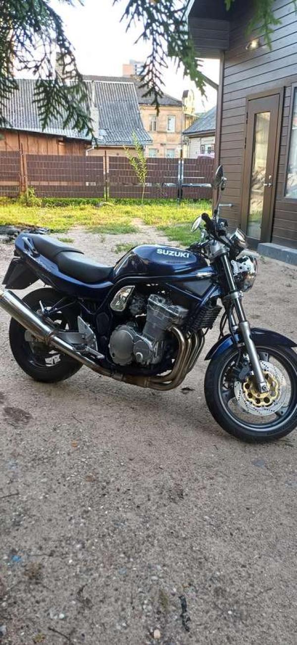 Zils Suzuki GSF 1999 Viļņa, ar dzinēja tilpumu 0.60 L un nobraukumu 66 tūkst. km par 1200 €, foto 1 vietnē AUTOMOTO.COM.LV