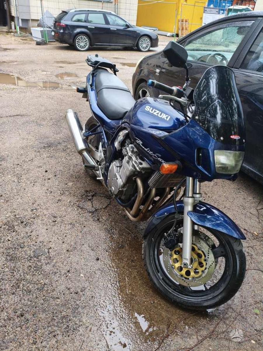 Zils Suzuki GSF 1999 Širvintos, ar dzinēja tilpumu 0.60 L un nobraukumu 22 tūkst. km par 1000 €, foto 3 vietnē AUTOMOTO.COM.LV