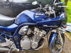 Zils Suzuki GSF 1999 Širvintos, ar dzinēja tilpumu 0.60 L un nobraukumu 22 tūkst. km par 1000 €, foto 6 vietnē AUTOMOTO.COM.LV