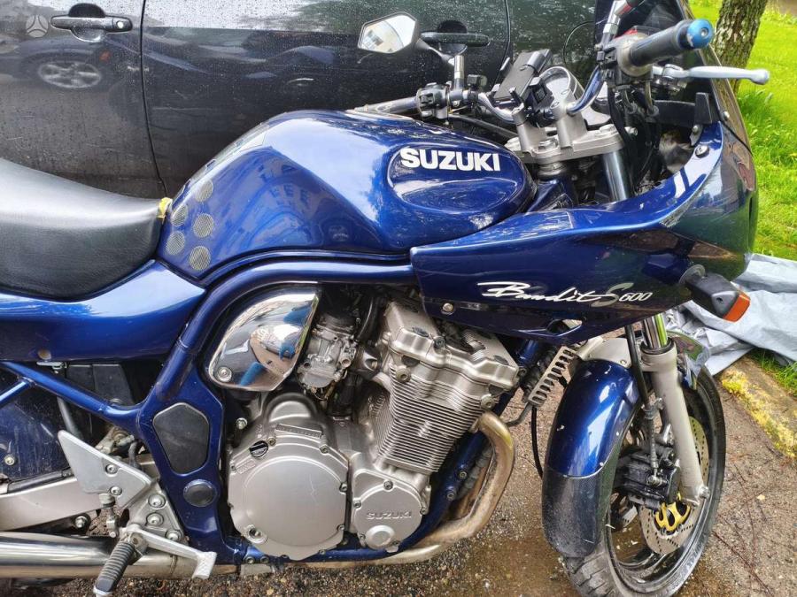 Zils Suzuki GSF 1999 Širvintos, ar dzinēja tilpumu 0.60 L un nobraukumu 22 tūkst. km par 1000 €, foto 6 vietnē AUTOMOTO.COM.LV