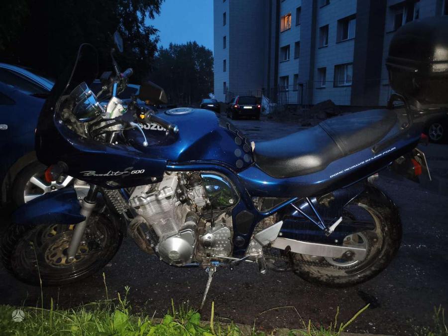 Zils Suzuki GSF 1999 Širvintos, ar dzinēja tilpumu 0.60 L un nobraukumu 22 tūkst. km par 1000 €, foto 14 vietnē AUTOMOTO.COM.LV
