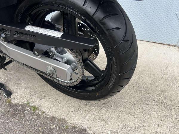 Zils Suzuki GSF 2001 Birštonas, ar dzinēja tilpumu 0.60 L un nobraukumu 34 tūkst. km par 1999 €, foto 8 vietnē AUTOMOTO.COM.LV