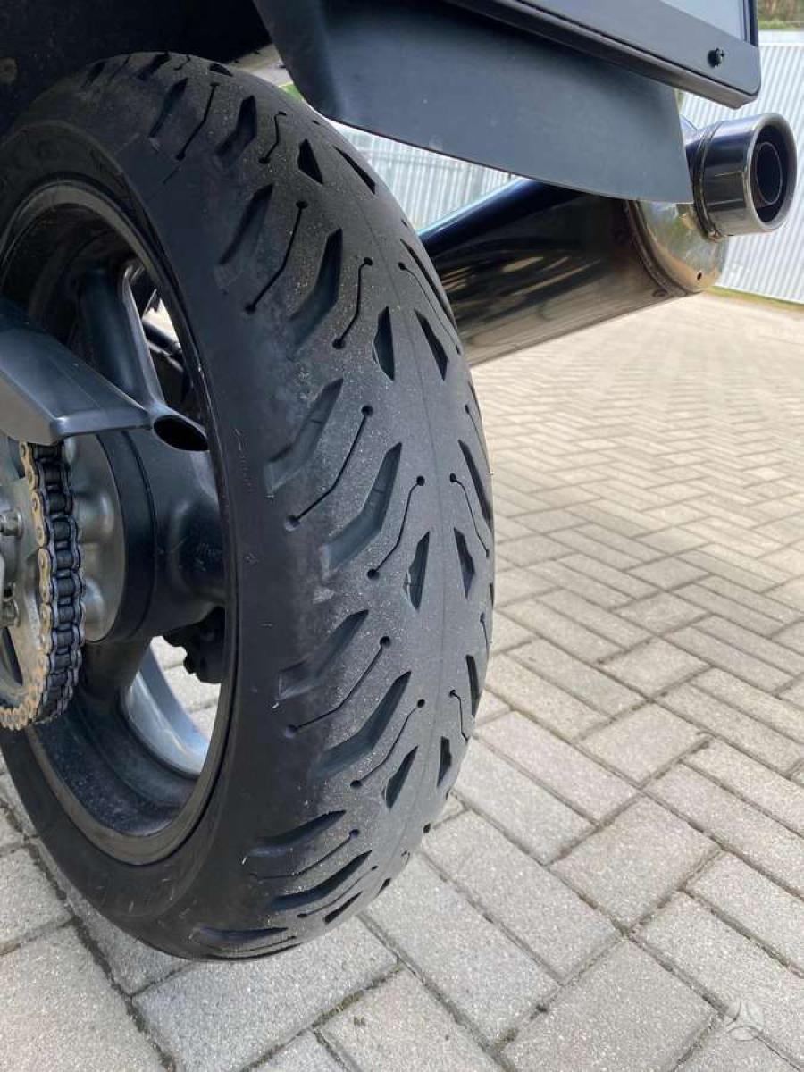 Zils Suzuki GSF 2001 Jonava, ar dzinēja tilpumu 0.60 L un nobraukumu 19 tūkst. km par 2000 €, foto 9 vietnē AUTOMOTO.COM.LV